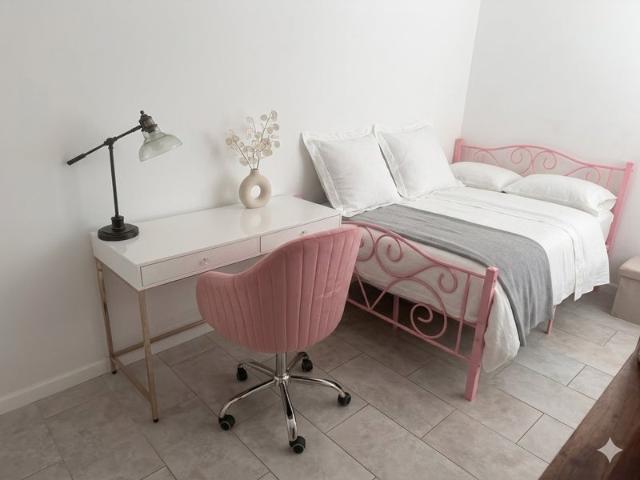 Cozy room in private residence