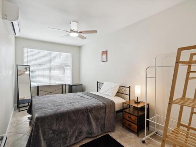 Cozy Room in Renovated Scottsdale Home – Pool, Great Location with Plenty Parking!
