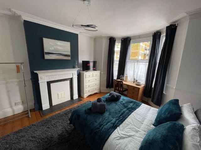 Cozy Room in the heart of Bromley |No Deposit| Room 6
