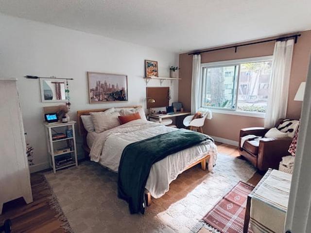 Cozy Room Perfect for Student!