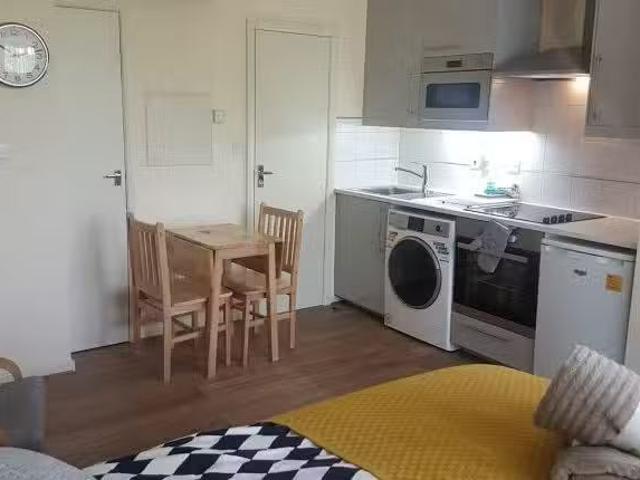 Nice Room to rent in Chatsworth Road, London, Greater London NW2