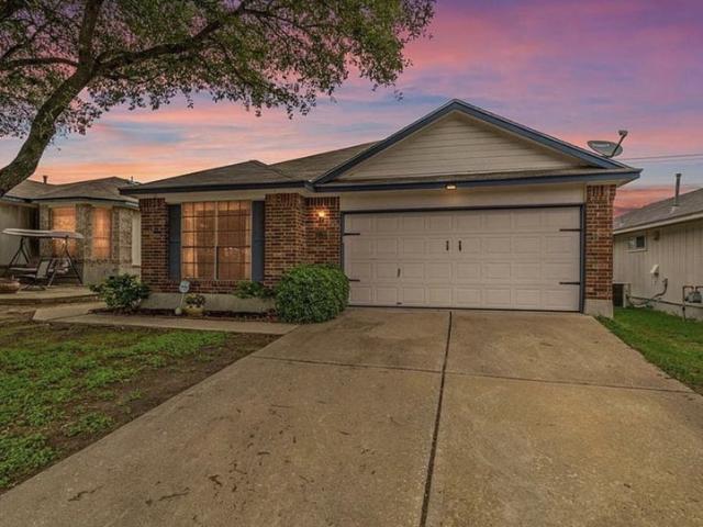 Cozy room tucked away in Pflugerville home
