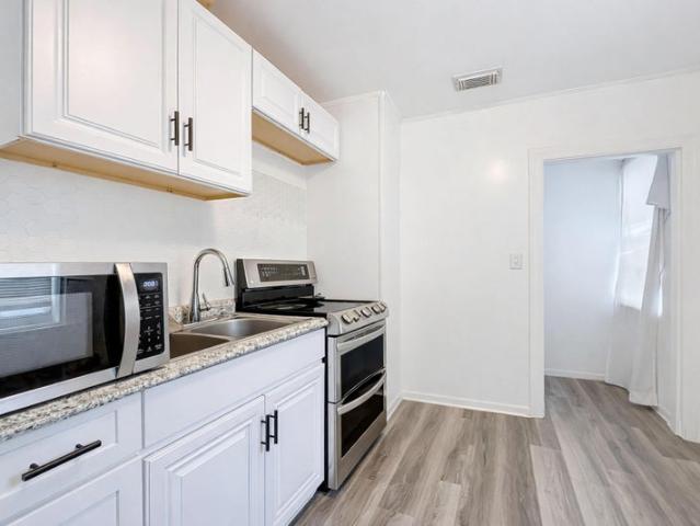 Cozy Rooms in Brentwood Neighborhood!