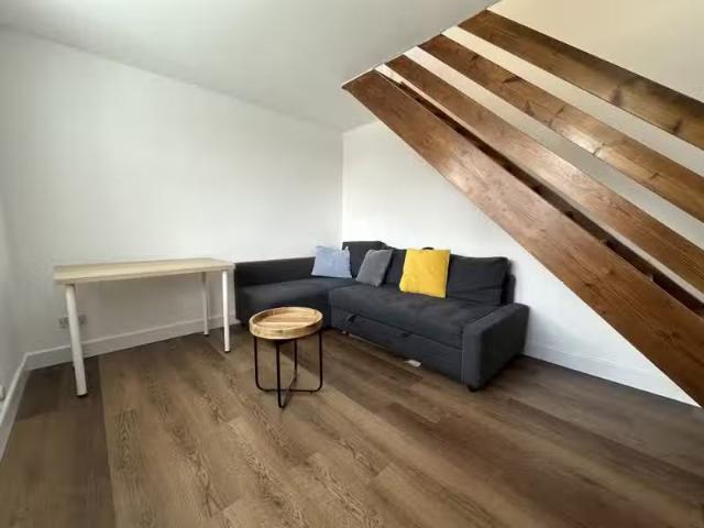 Nice Stonehouse Close, LEAMINGTON SPA
