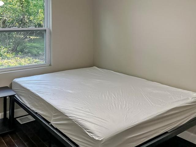 Cozy Stockbridge Coliving Home w/ Deck & Dining room • HIgh Speed Wi‑Fi, Washer/Dryer • Friendly Community Vibe • Top‑Rated Host