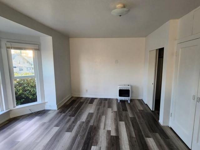 Cozy Studio Apartment Conveniently Located to Down