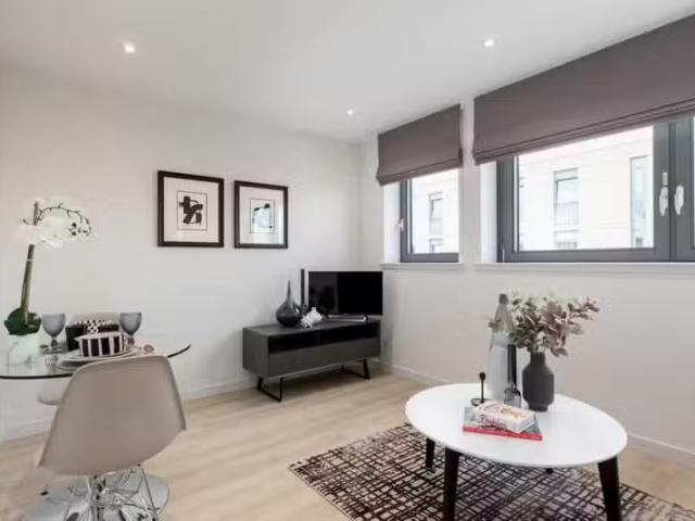 Deal! Studio apartment for rent in Canal Walk Edinburgh EH3