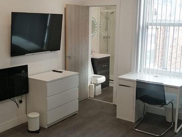 Cozy Studio Apartment on Popular Ecclesall Road