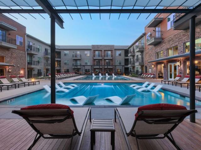 Cozy Studio Apartments in Downtown Dallas for Singles