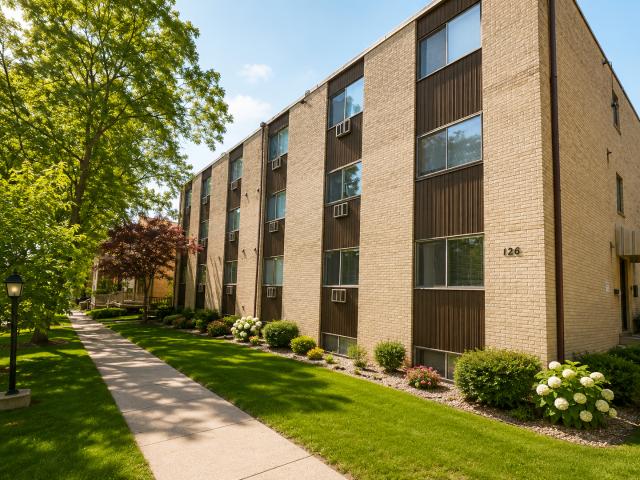 Cozy Studio Available JULY 1ST! 126 S Franklin St, Apt 6A