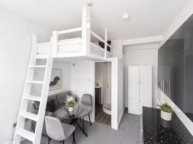 Cozy Studio flat for rent in Flat 9 Oriental Place, BN1