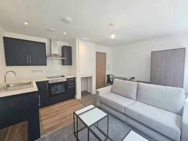Charming Studio flat for rent in Park House, Well Street, Brad.