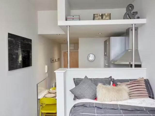 Cheap Studio flat for rent in Queens Road Flat 15, Clifton.
