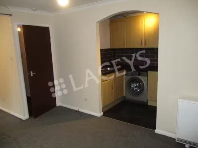 Charming Studio flat for rent in Ryalls Court, Dampier Street.