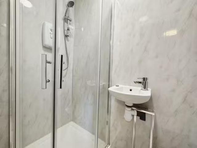 Charming Studio flat for rent in Studio 2, Overton Road, Abird.