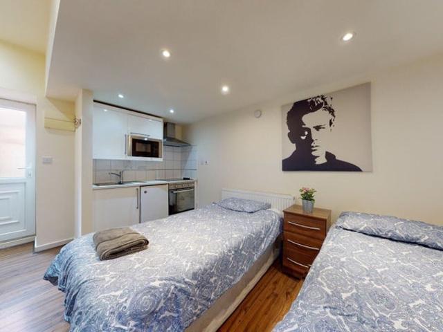 Cozy Studio Flat in Cricklewood Book a Tour