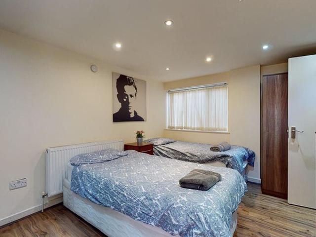 Cozy Studio Flat in Cricklewood Book a Tour