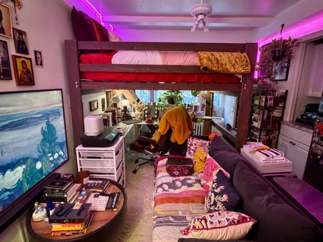 Cozy studio in midtown east!