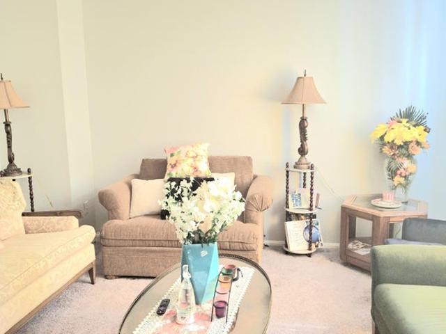 Cozy Sunlight Town Home at Windsor