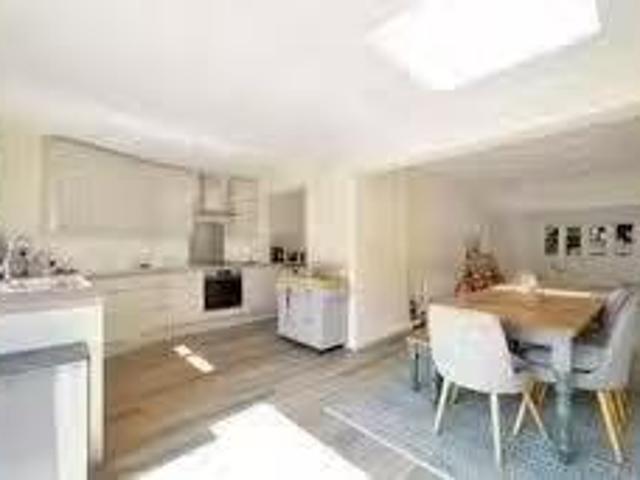 Unique Semi detached house to rent in Nether Street, London N3