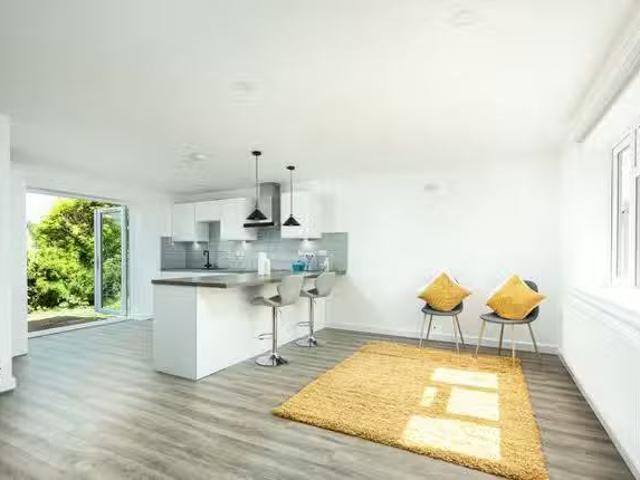Rental! Shared accommodation to rent in Saint John's Crescent.