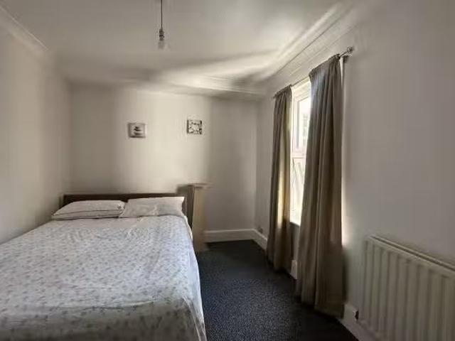 Cheap Shared accommodation to rent in Princess Road, Croydon CR0