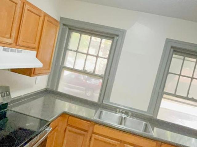 Cozy Single Unit Apartment in Hartford | 928 Asylu