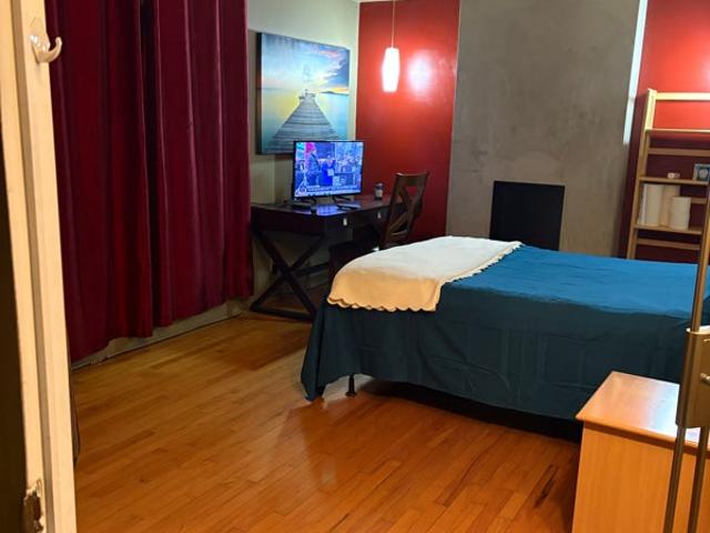 Cozy Single Furnished Room with deck view
