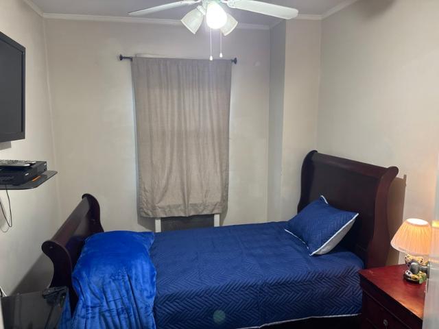 cozy small bedrooom for female in Pelham Gardens