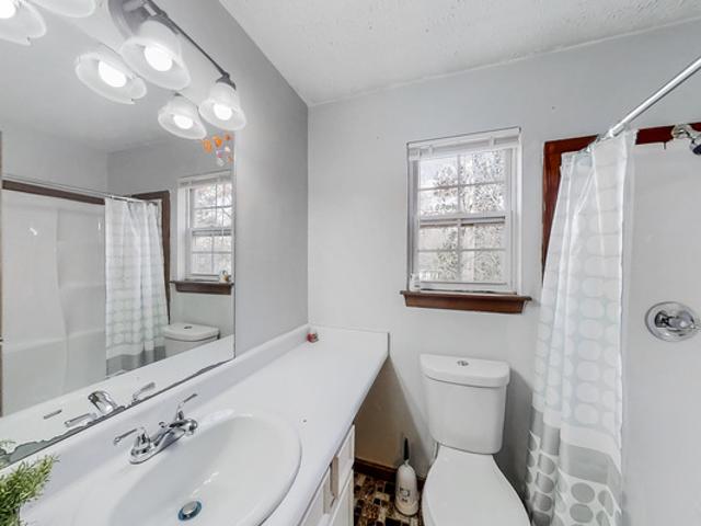 Cozy & spacious Douglasville House newly renovated and well appointed
