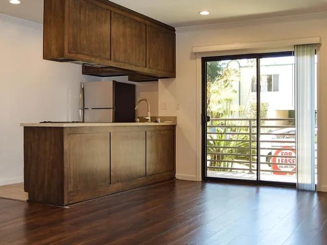 Cozy & Spacious 2BR in Desirable West LA Neighborhood