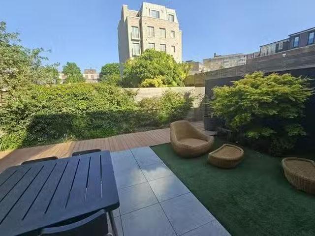 Charming Terraced house to rent in St. Johns Wood Park, St Joh.