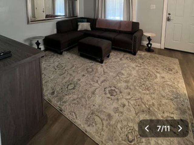 Cozy upscale condo close to beaches and downtown