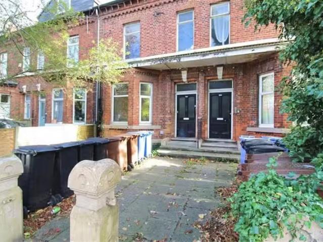 Charming Wellington Road North, Heaton Chapel, 1 bedroom, Terr.