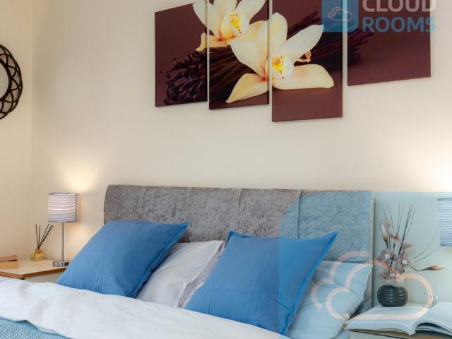 COZY William Caslon House E2 RM5