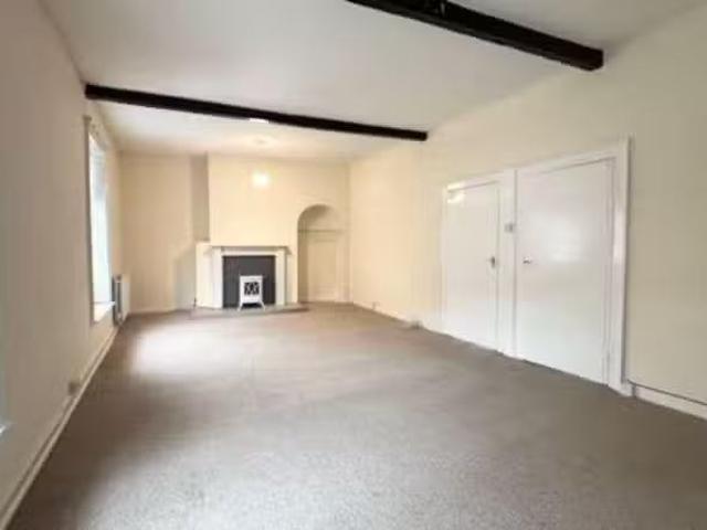 Cheap 1 BA 3 bedroom maisonette for rent in Large Maisonette T.