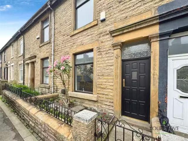 For Rent! 1 BA 3 bedroom Mid Terrace House to rent, Olive Lane.