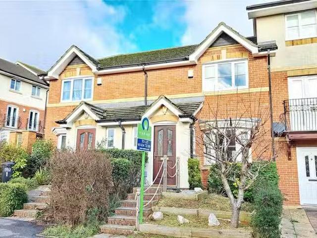 Rental! 1 BA 3 bedroom Mid Terrace House to rent, Lydd Close.