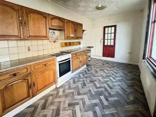 Cozy 1 BA 3 bedroom Mid Terrace House to rent, Pagitt Street.
