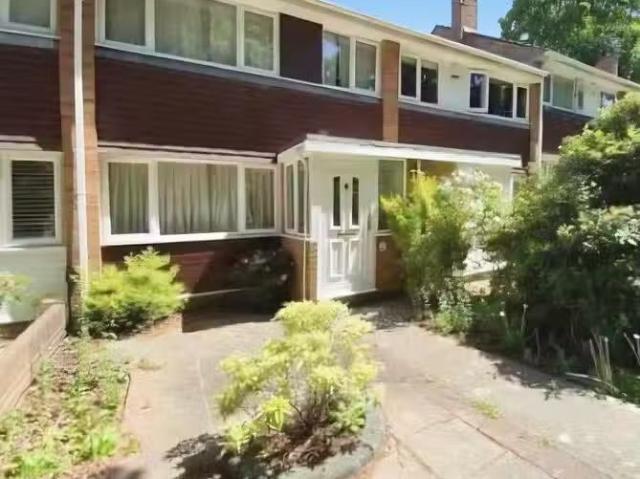 For Rent! 1 BA 3 bedroom Mid Terrace House to rent, Petworth G.