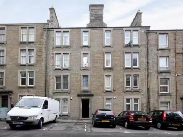 Nice 1 BA 3 bedroom apartment for rent in Baldovan Terrace, Du.