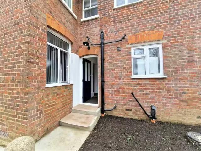 Cozy 1 BA 3 bedroom apartment for rent in Stanhope Road, St. A.