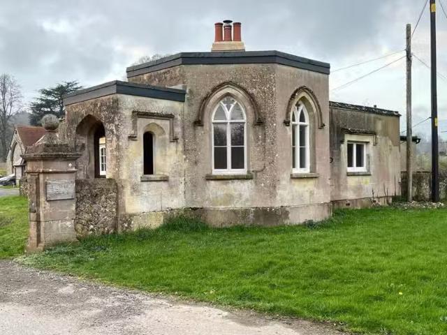 Unique 1 BA 3 bedroom bungalow for rent in East Tisted, Alton.