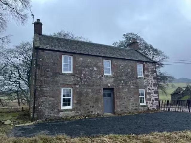 Rental! 1 BA 3 bedroom detached house for rent in Kirriemuir.