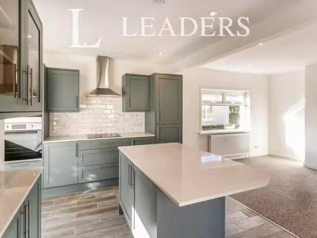 Nice 1 BA 3 bedroom detached house for rent in Southill Road.