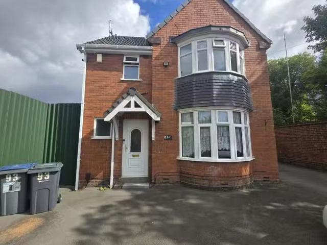 New 1 BA 3 bedroom detached house for rent in Woodgate Lane, B.