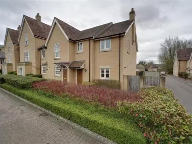 New 1 BA 3 bedroom end of terrace house for rent in Mill Park.