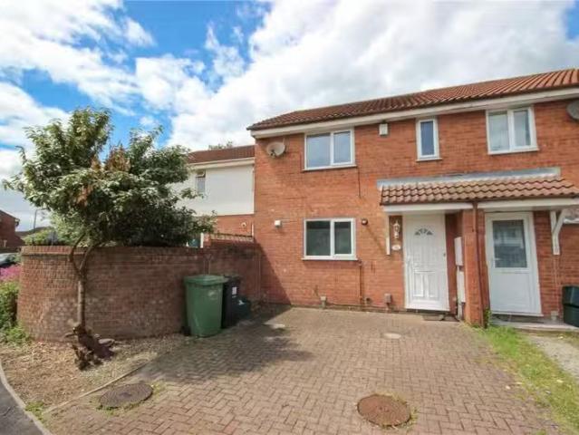 Cheap 1 BA 3 bedroom end of terrace house for rent in Oaktree.