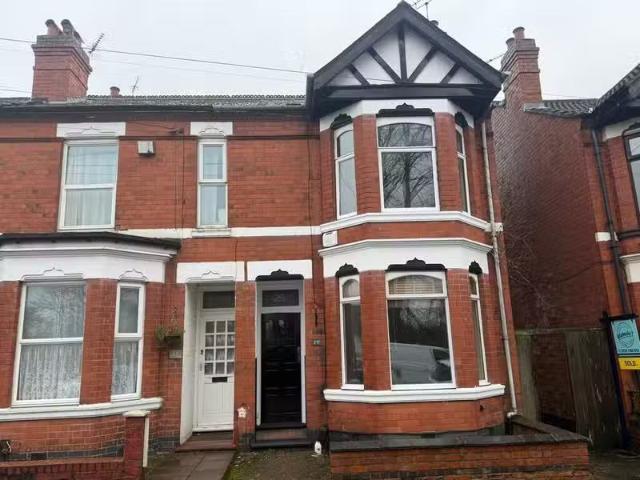 Charming 1 BA 3 bedroom end of terrace house for rent in Conis.