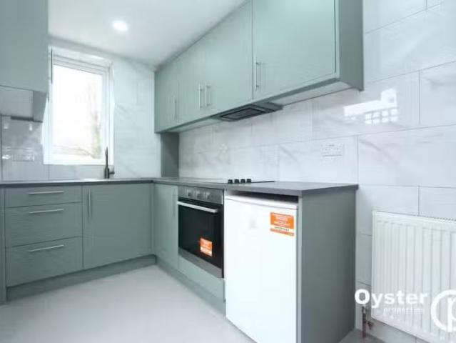 For Rent! 1 BA 3 bedroom end of terrace house for rent in Dean.
